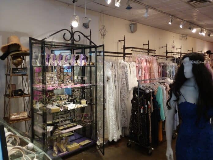 Oz Boutique #1 for Fashion, Color and Elegance