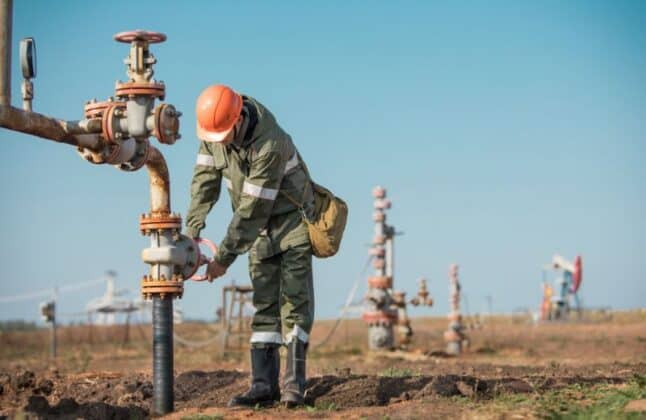 4 Common Dangers of Working in an Oil Field